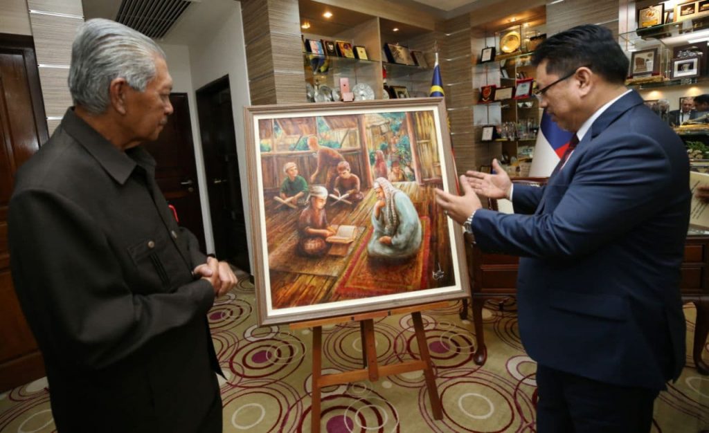Lukisan epik pahlawan Melaka dipamerkan di Perkampungan Hang Tuah