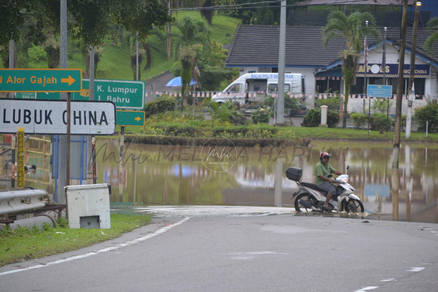 Banjir: Laluan Lubok China-Rembau masih dinaiki air