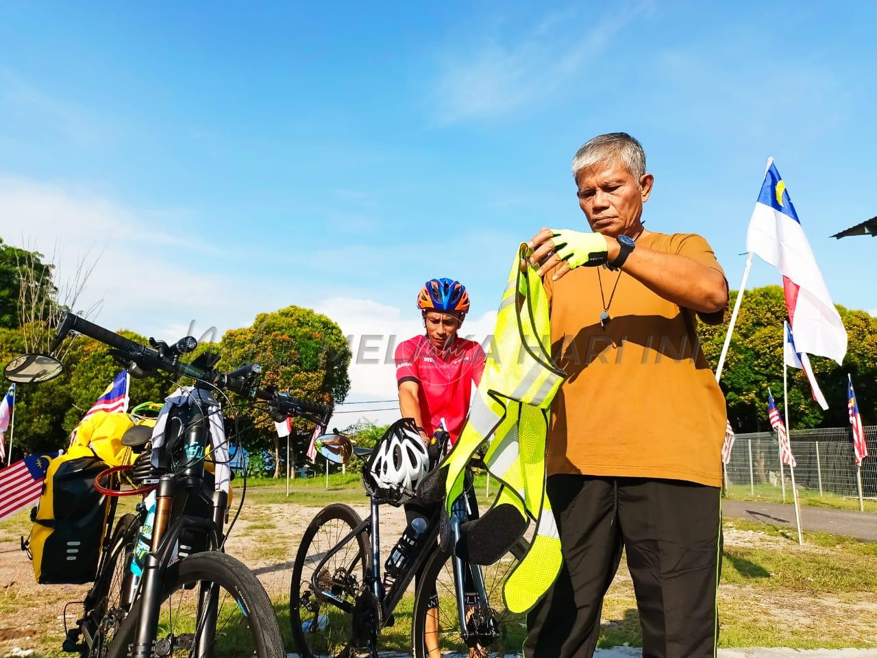 ‘Atuk’ berbasikal 2,500km bawa mesej merdeka