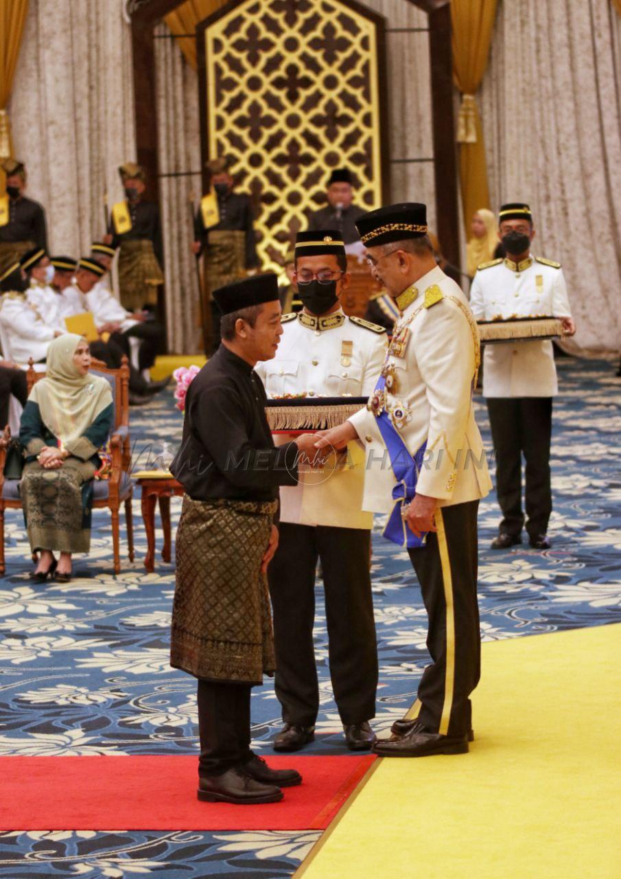 Wartawan Melaka Hari Ini antara penerima pingat kebesaran Melaka
