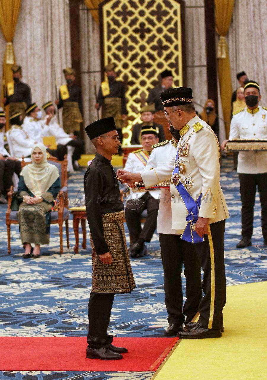 Wartawan Melaka Hari Ini antara penerima pingat kebesaran Melaka