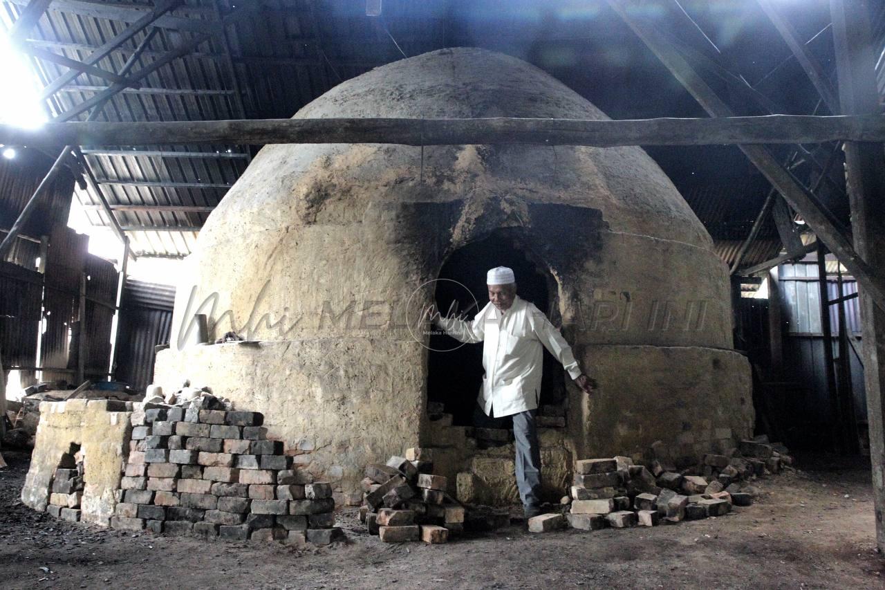Paya Lebar pengeluar kayu arang terbaik Asia Tenggara – Melaka Hari Ini