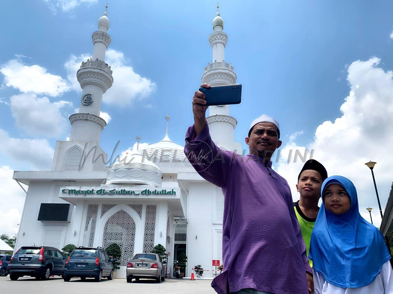 Lambaian Masjid Putih