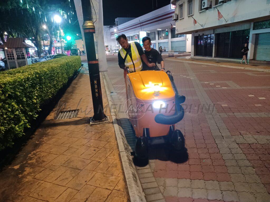 ‘Robot Street Sweeper’ kekalkan kebersihan di Zon Bebas Kenderaan